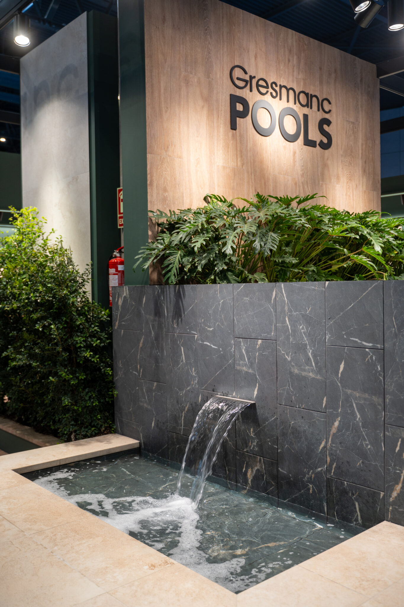 Gresmanc Group deslumbra en Piscina Barcelona con cerámica extrusionada ...